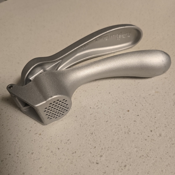 The Pampered Chef | Kitchen | The Pampered Chef Garlic Press | Poshmark